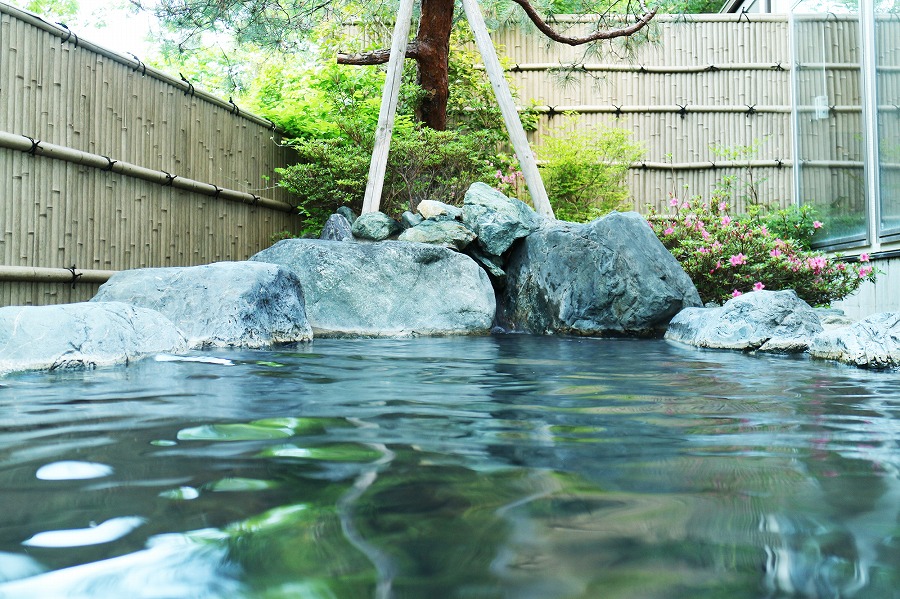 【作並温泉】誕生日で泊まりたい旅館・ホテル10選!贅沢なお料理・非日常の時間を感じられるなど温泉が大好きな筆者が徹底調査!|アニーお祝い体験マガジン