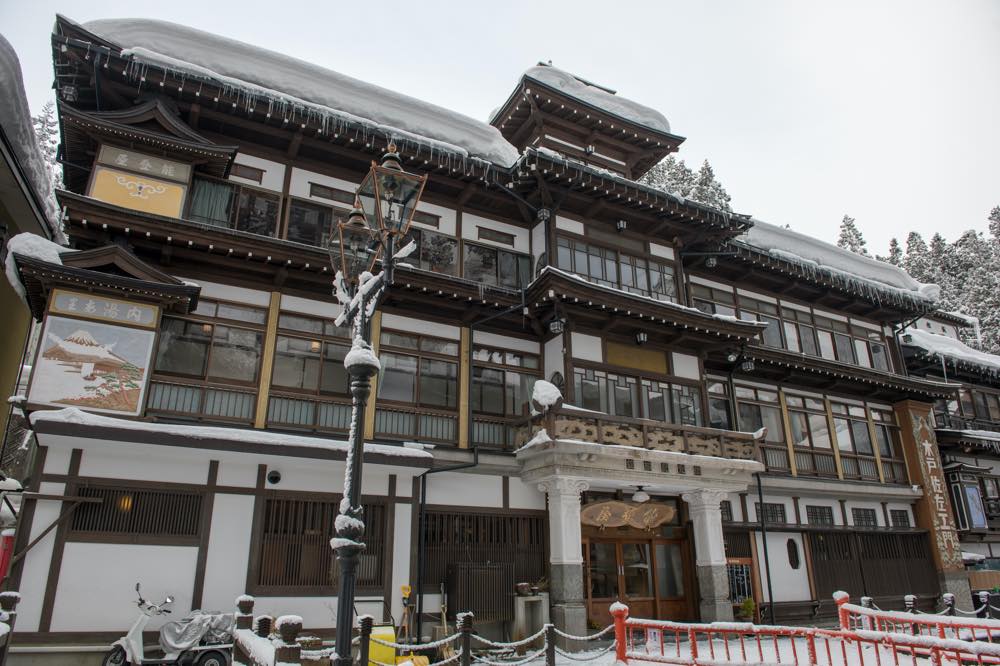 【保存版】銀山温泉周辺デートならここ!温泉好き女子おすすめの15スポット【レトロでエモい!sns映えスポットやおすすめ旅館など】|アニーお祝い