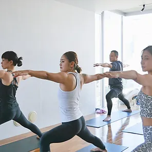 新宿のおすすめヨガスタジオ10選！ホットヨガ・通い放題・マタニティでも通えるスタジオなどヨガ好きな筆者が紹介｜アニーお祝い体験マガジン